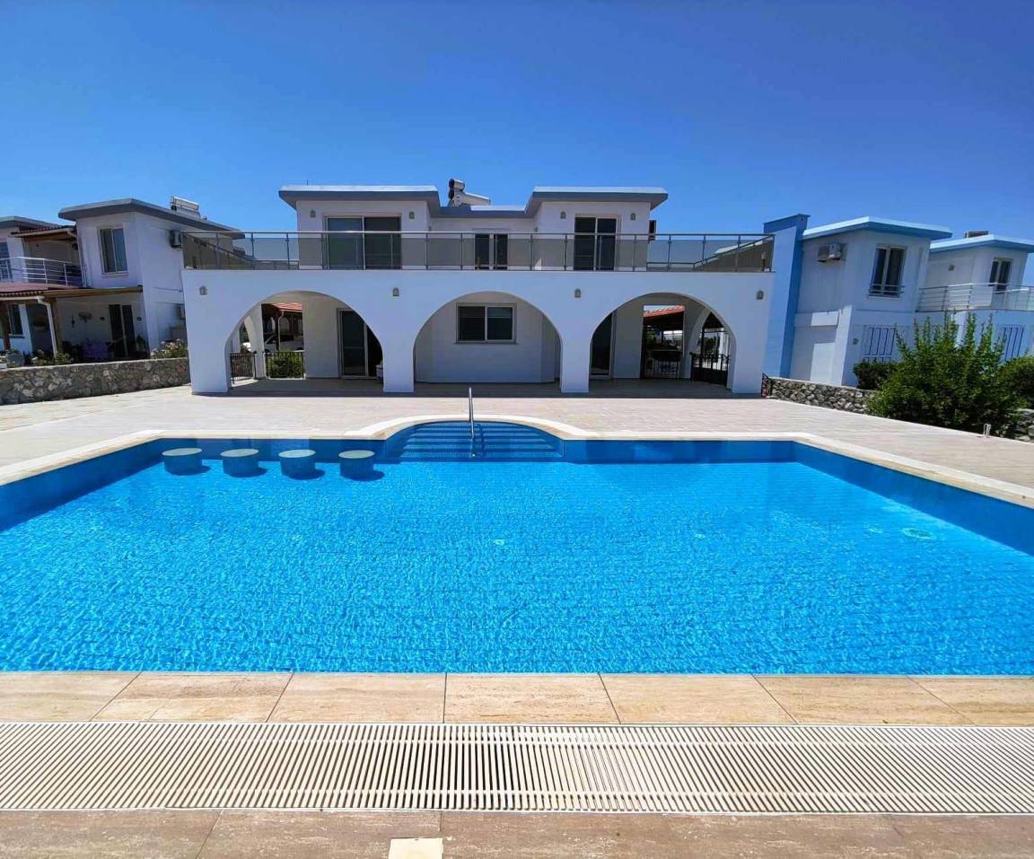 250 M² Villa ∙ 3 Chambres ∙ 6 Personnes - Chypre