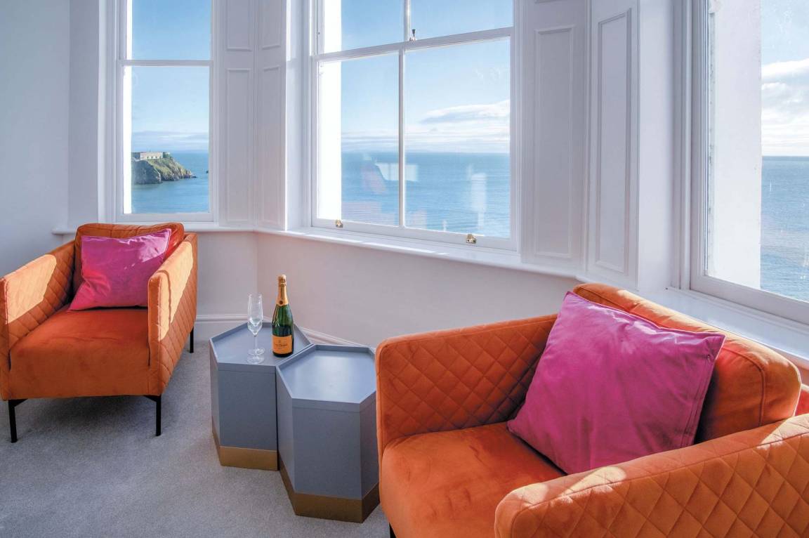 46 M² Apartment ∙ 2 Bedrooms ∙ 4 Guests - Tenby