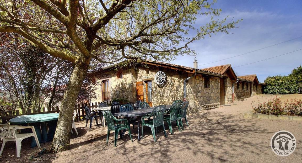 200 M² Gîte ∙ 5 Bedrooms ∙ 15 Guests - Beaujolais