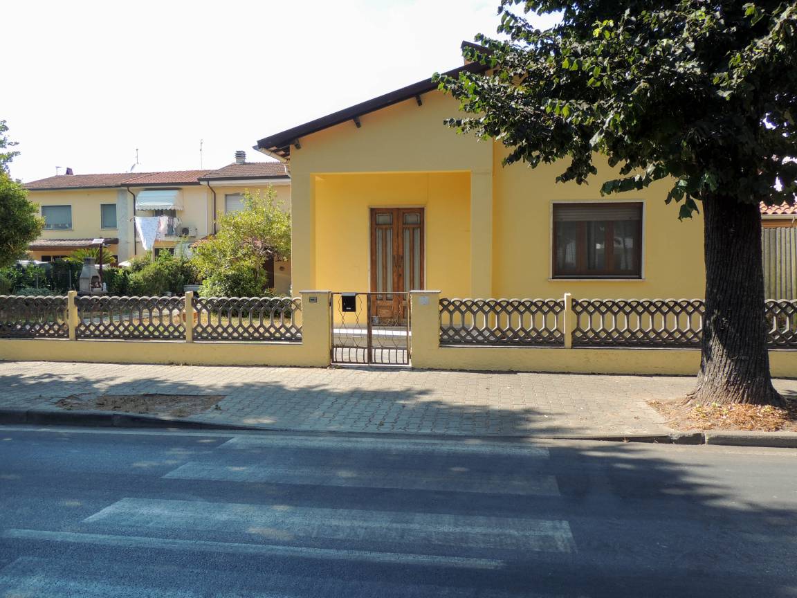 90 M² Ferienhaus ∙ 2 Schlafzimmer ∙ 4 Gäste - Viareggio