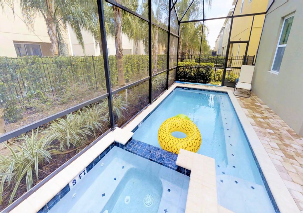 317 M² House ∙ 8 Bedrooms ∙ 20 Guests - Davenport, FL