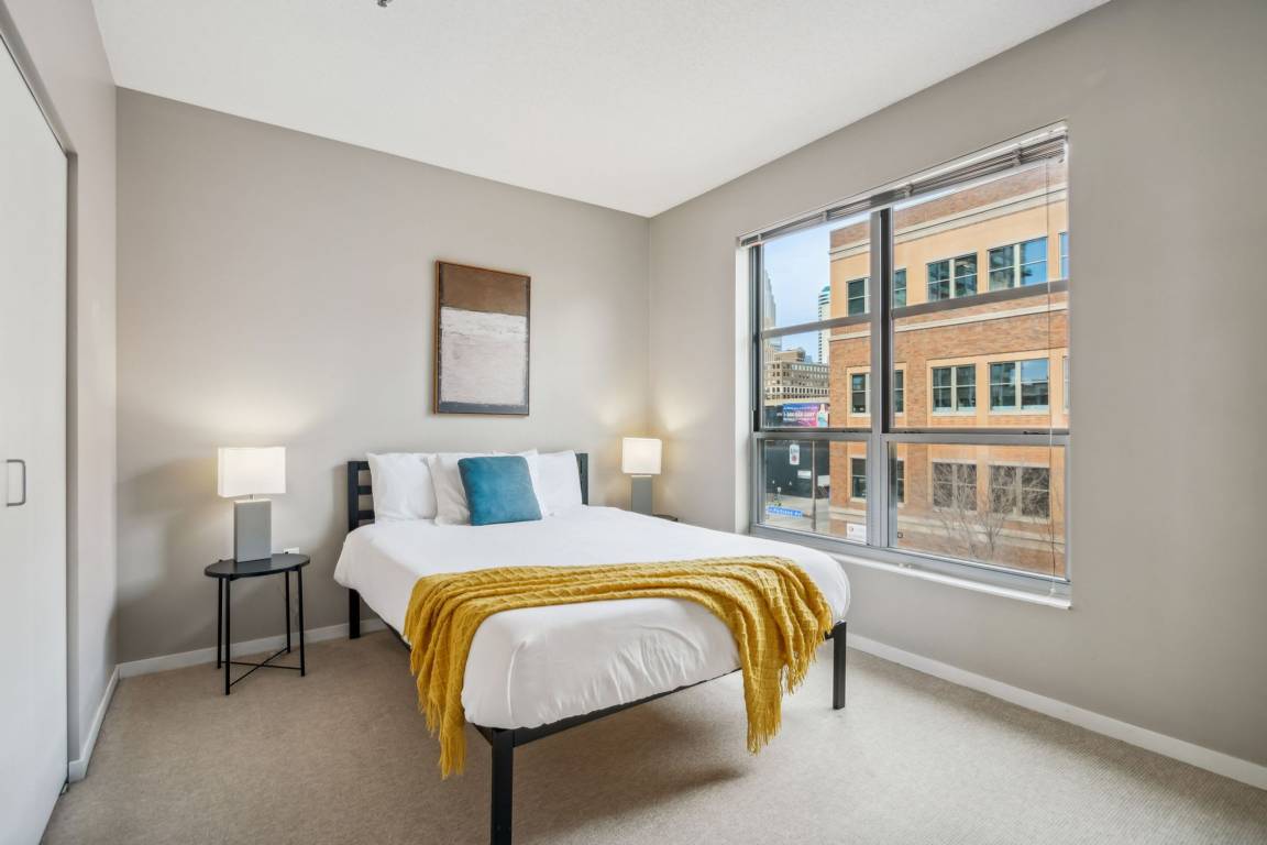 Apartment ∙ 2 Bedrooms ∙ 4 Guests - Minneapolis, MN