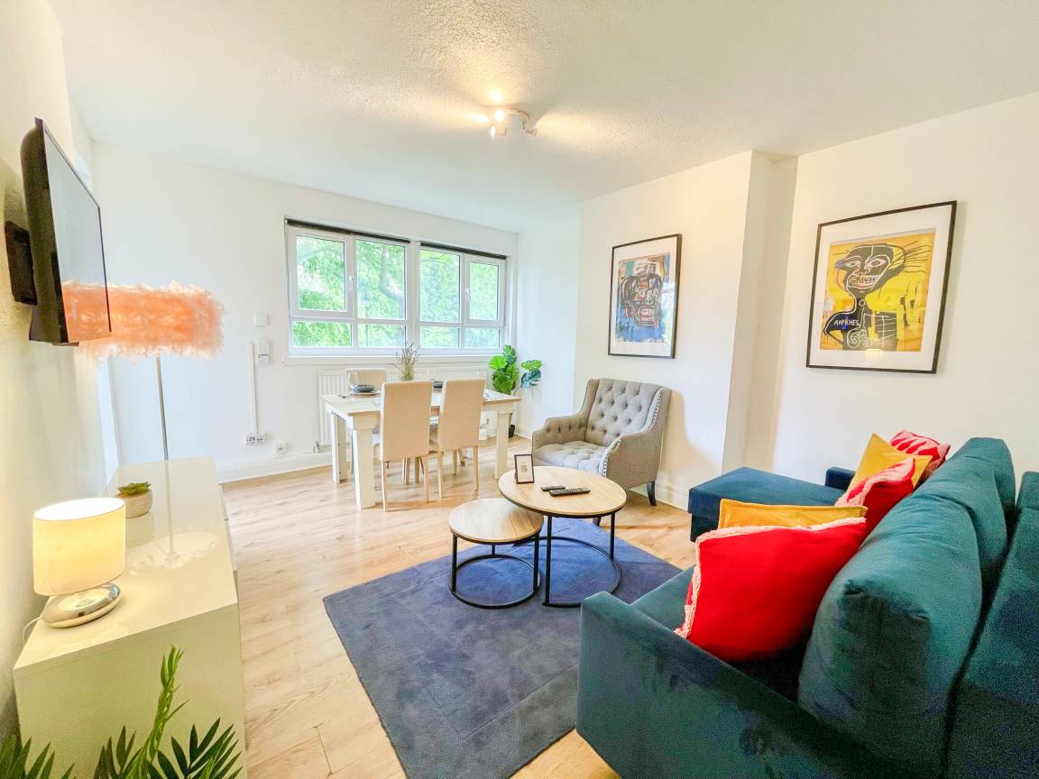 House ∙ 3 Bedrooms ∙ 9 Guests - London