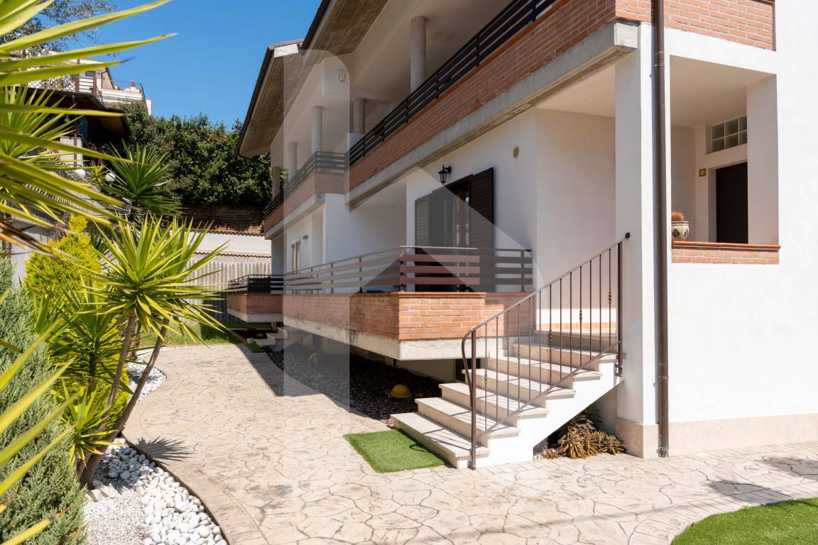 160 M² Villa ∙ 3 Bedrooms ∙ 6 Guests - Roseto degli Abruzzi