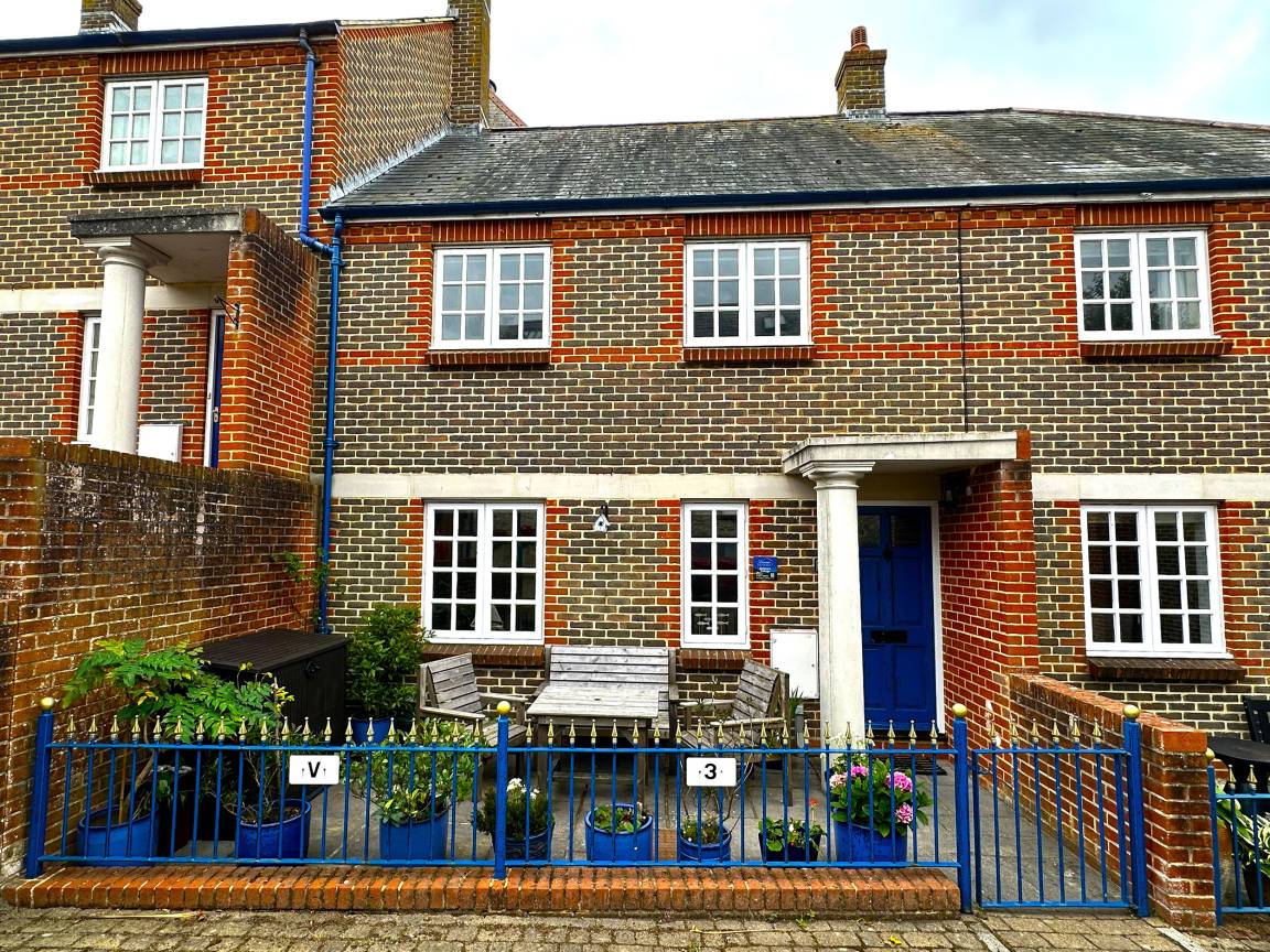 Cottage ∙ 2 Bedrooms ∙ 4 Guests - Weston