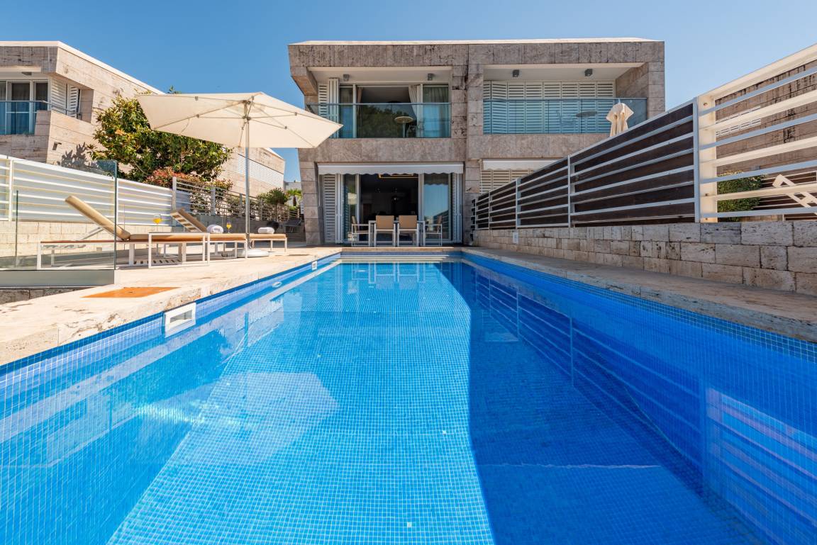 150 M² Villa ∙ 3 Bedrooms ∙ 6 Guests - Nin