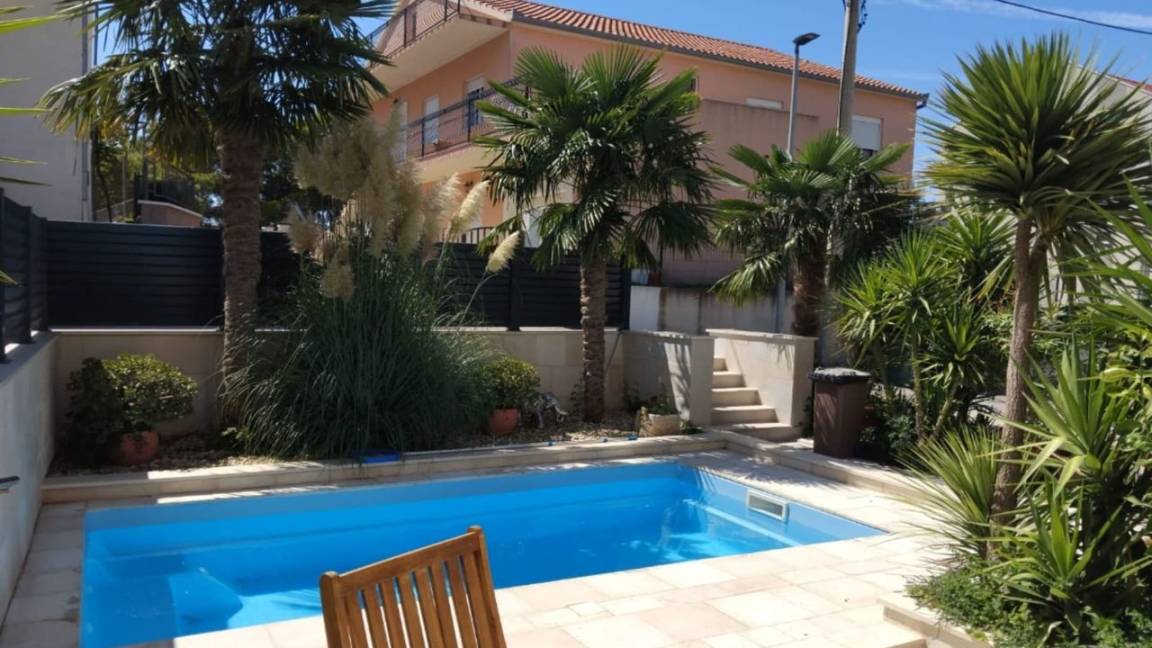 240 M² Ferienwohnung ∙ 5 Schlafzimmer ∙ 10 Gäste - Podstrana