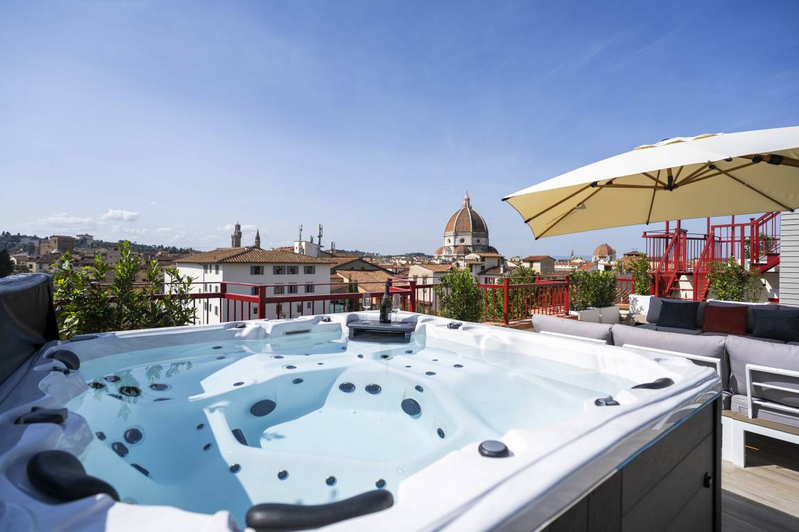300 M² Apartamento ∙ 4 Habitaciones ∙ 7 Huéspedes - Prato