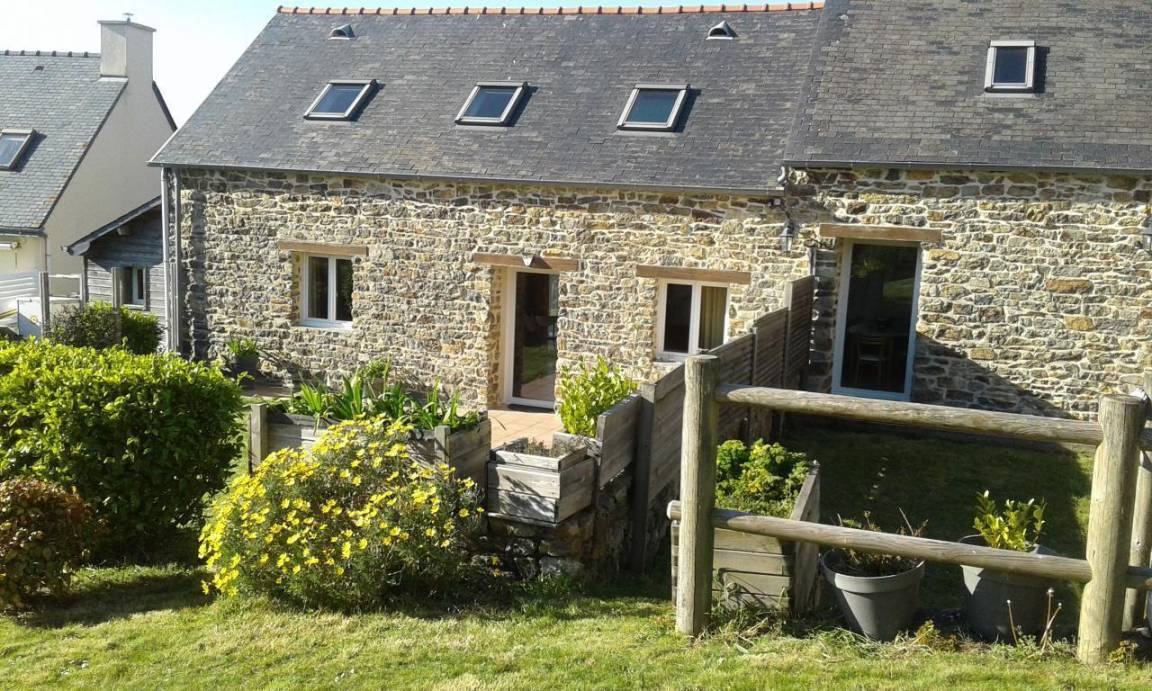 80 M² House ∙ 2 Bedrooms ∙ 4 Guests - Brest