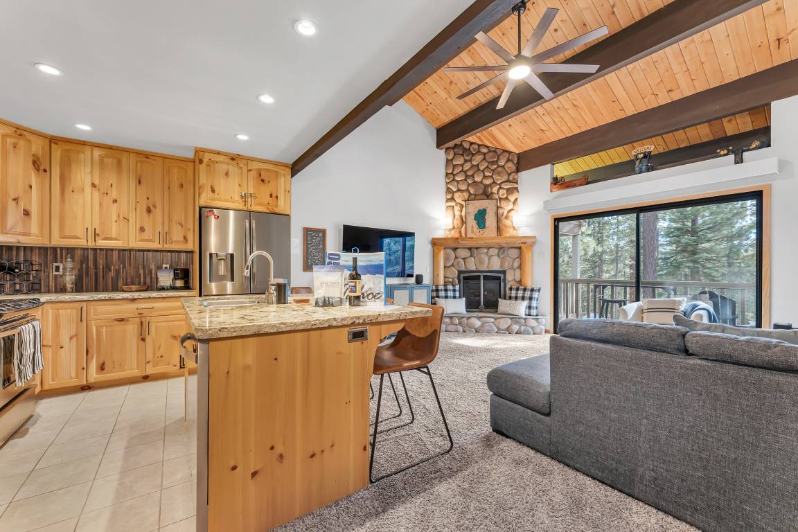 132 M² Condo ∙ 2 Bedrooms ∙ 6 Guests - North Lake Tahoe, CA
