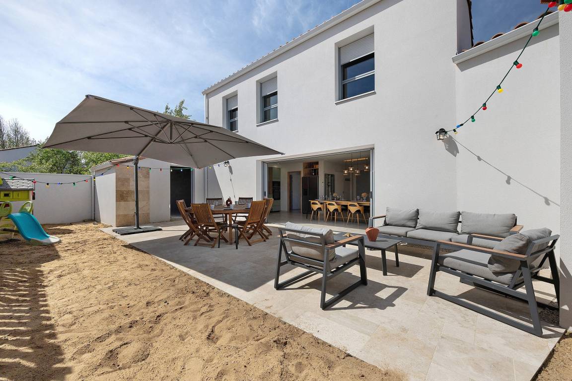 150 M² House ∙ 4 Bedrooms ∙ 10 Guests - Angles