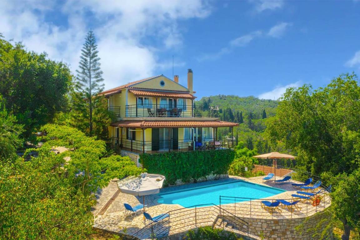 240 M² Villa ∙ 5 Bedrooms ∙ 10 Guests - Paxi