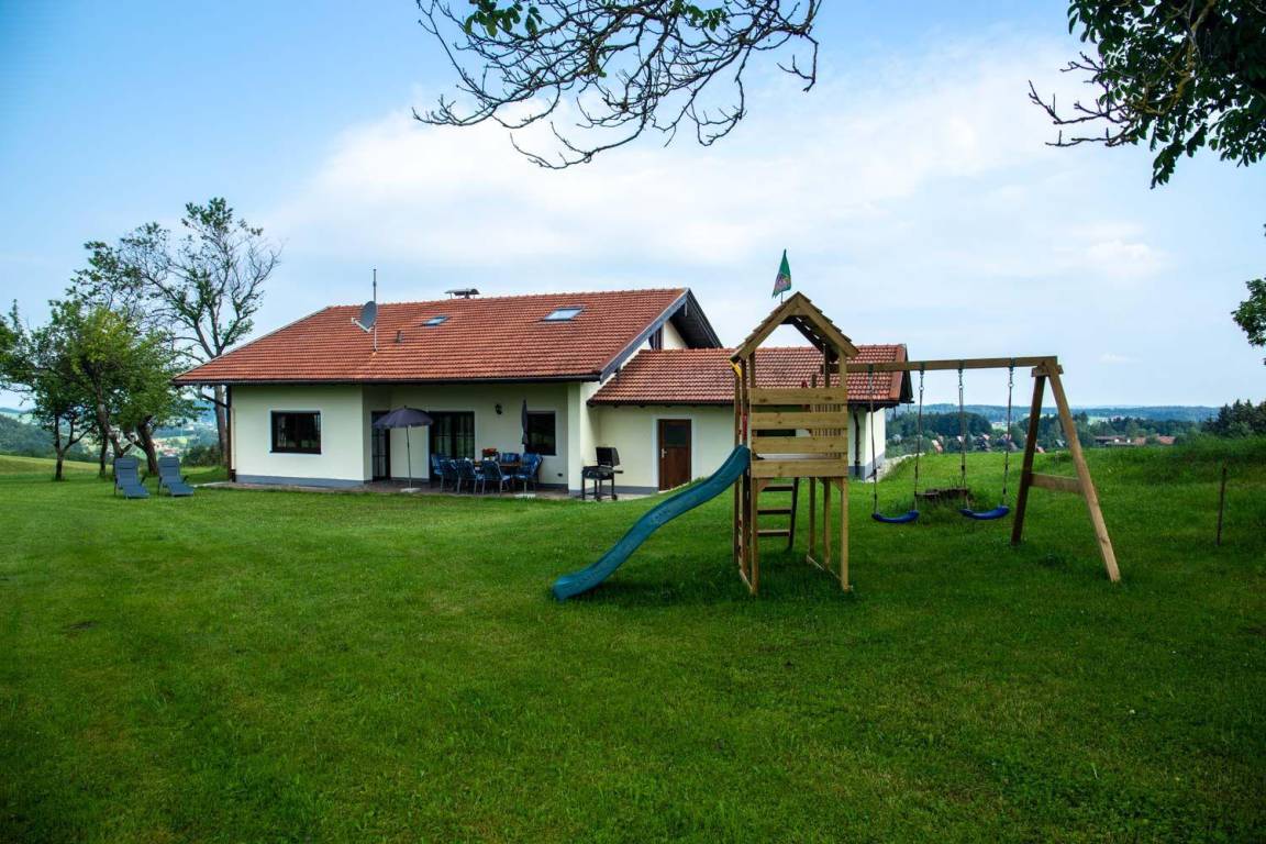 150 M² Ferienhaus ∙ 4 Schlafzimmer ∙ 8 Gäste - Siegsdorf