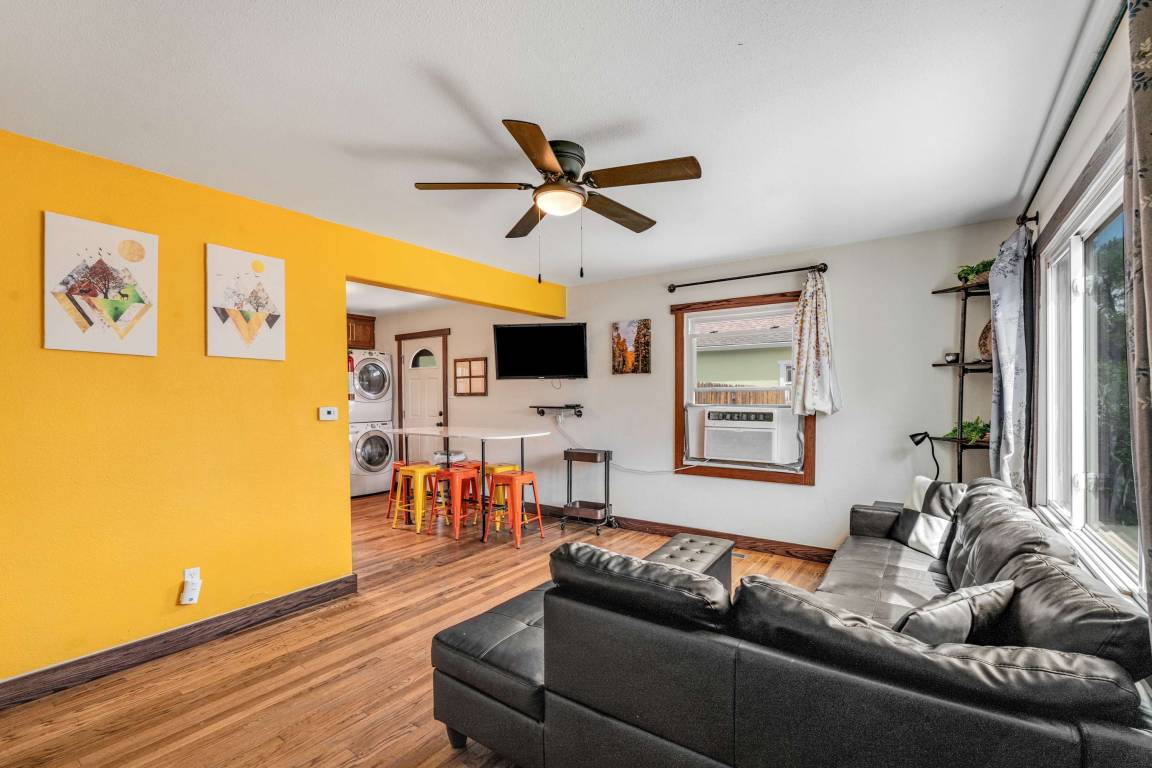 Apartment ∙ 2 Bedrooms ∙ 4 Guests - Colorado Springs