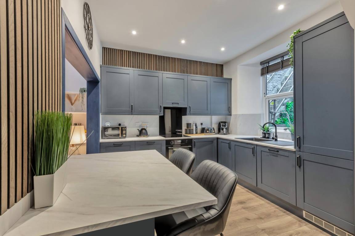 Cottage ∙ 4 Bedrooms ∙ 8 Guests - Brixham