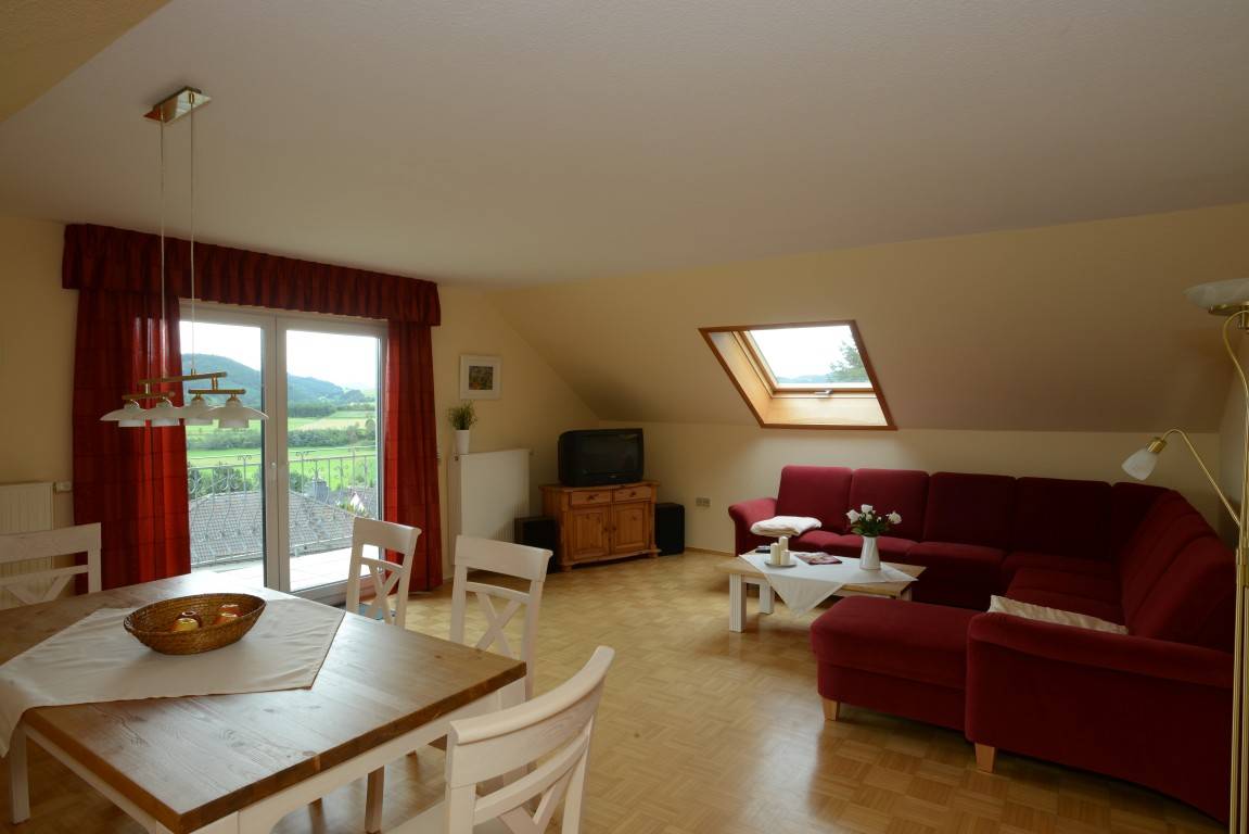 120 M² Ferienwohnung ∙ 3 Schlafzimmer ∙ 7 Gäste - Biedenkopf