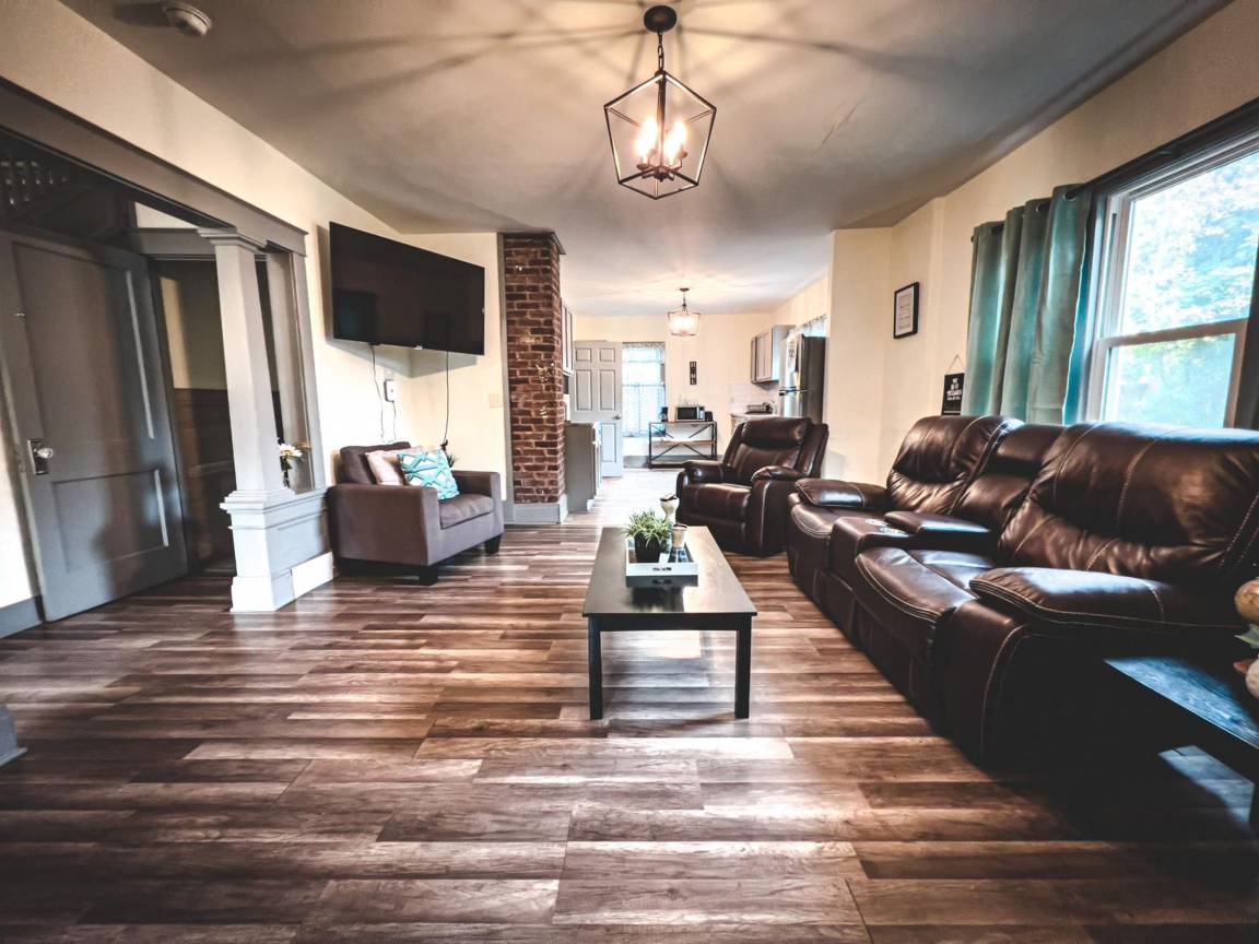 House ∙ 5 Bedrooms ∙ 12 Guests - Niagara Falls, NY