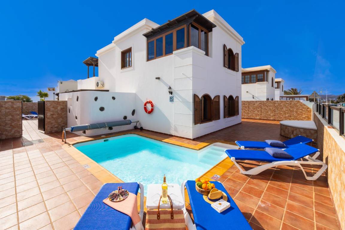 160 M² Villa ∙ 3 Bedrooms ∙ 6 Guests - Puerto del Carmen