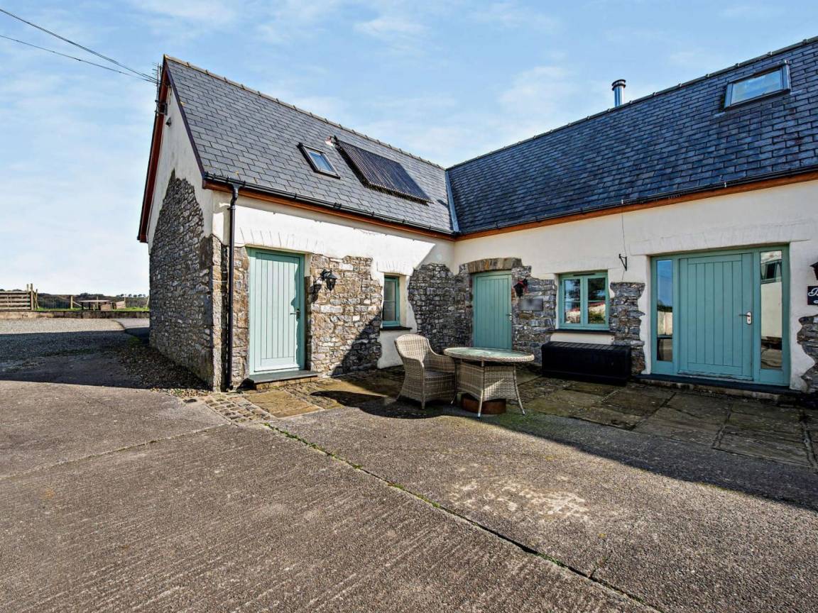 Cottage ∙ 2 Bedrooms ∙ 4 Guests - Carmarthenshire