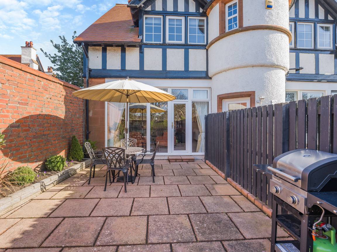 Cottage ∙ 2 Bedrooms ∙ 4 Guests - Troon