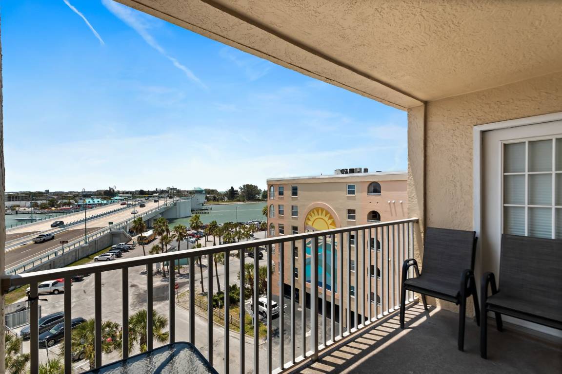 106 M² Condo ∙ 2 Bedrooms ∙ 8 Guests - Madeira Beach, FL