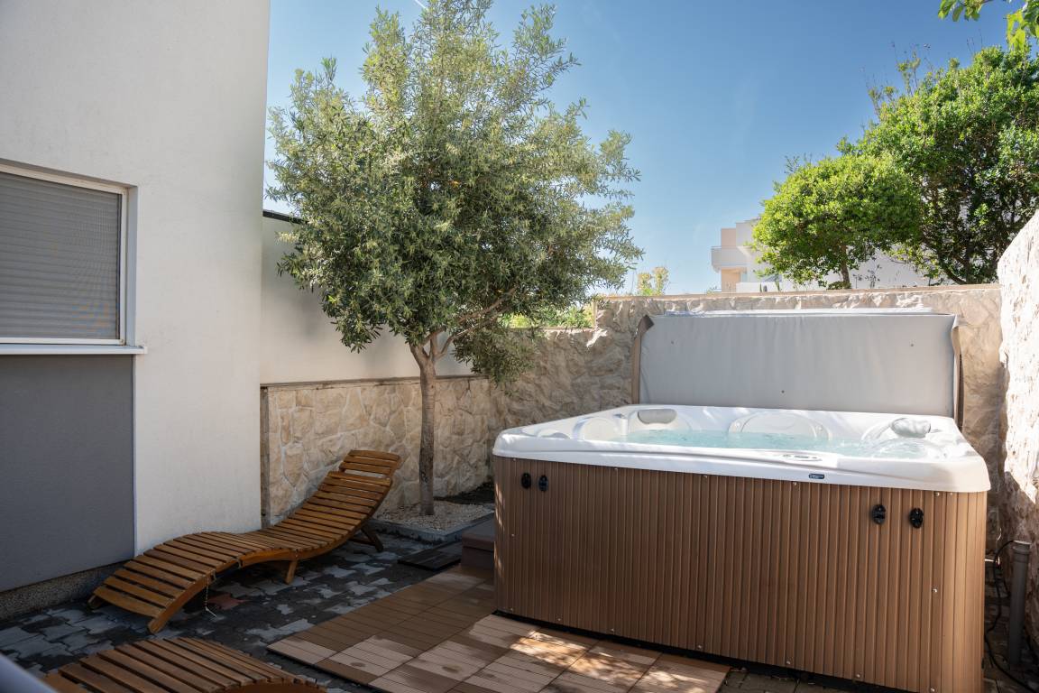 150 M² Apartment ∙ 4 Bedrooms ∙ 7 Guests - Caska