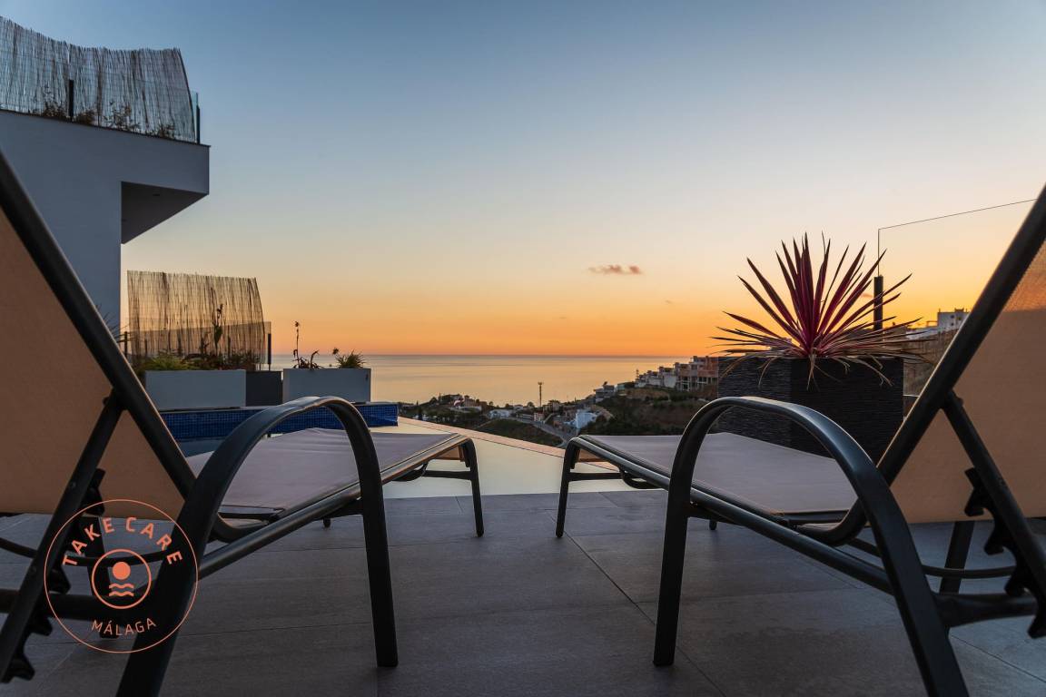 261 M² Villa ∙ 3 Habitaciones ∙ 8 Huéspedes - Torrox Costa