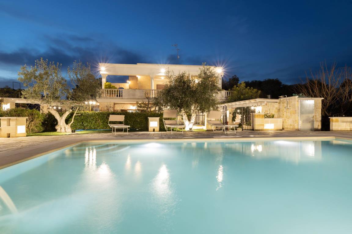 230 M² Villa ∙ 5 Bedrooms ∙ 16 Guests - Puglia
