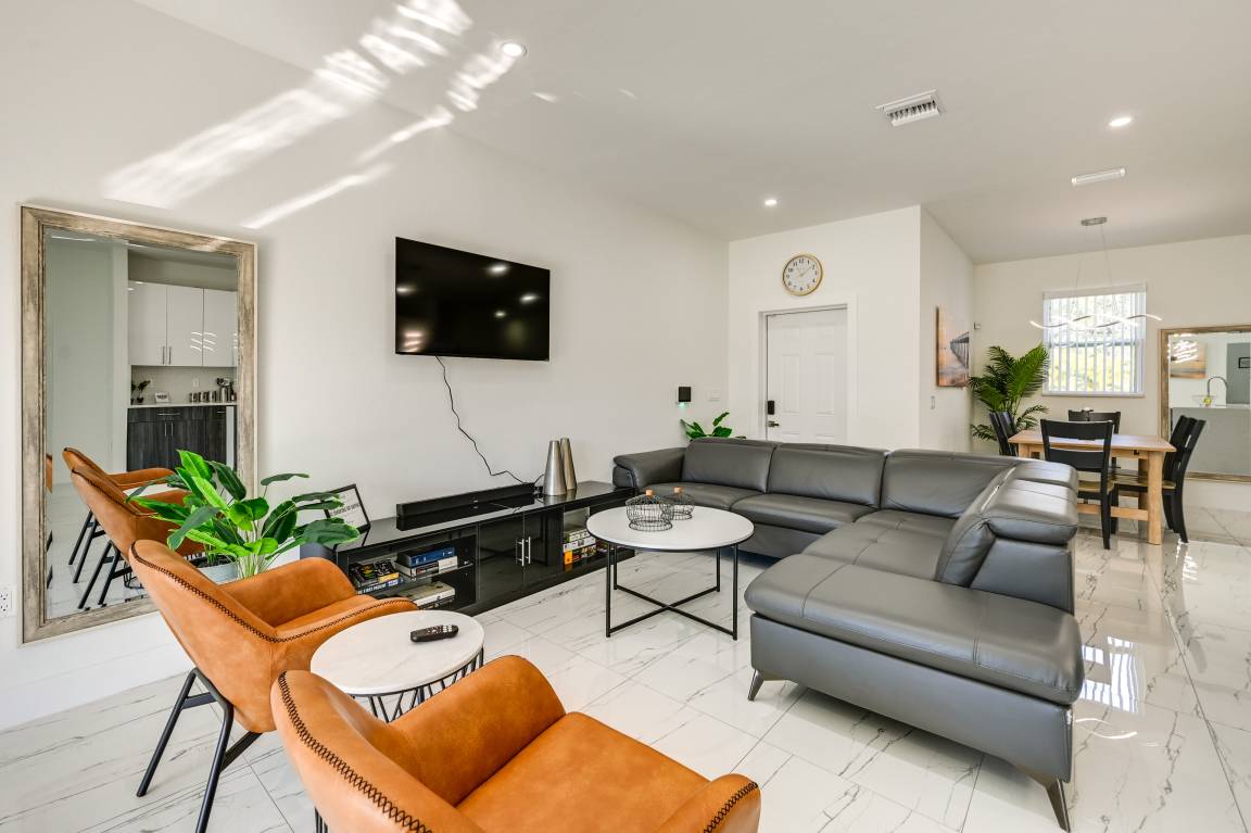 196 M² House ∙ 3 Bedrooms ∙ 6 Guests - Lehigh Acres, FL