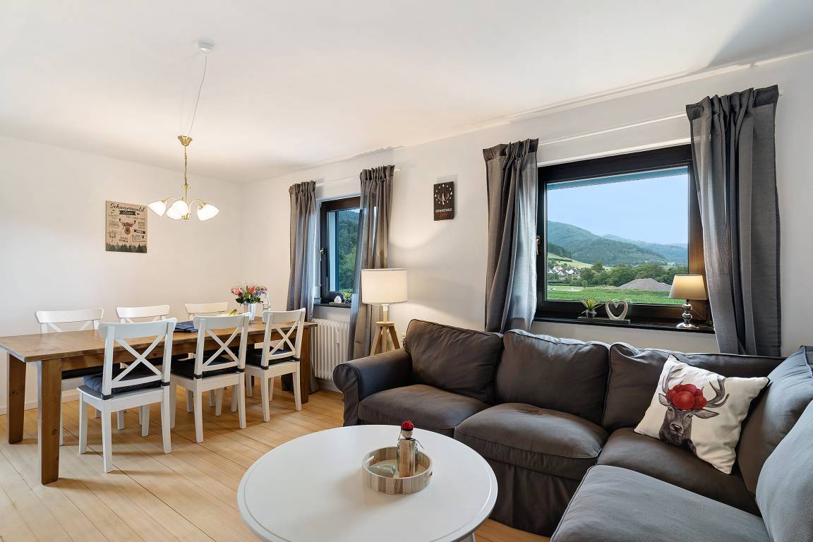 83 M² Ferienwohnung ∙ 3 Schlafzimmer ∙ 6 Gäste - Glottertal