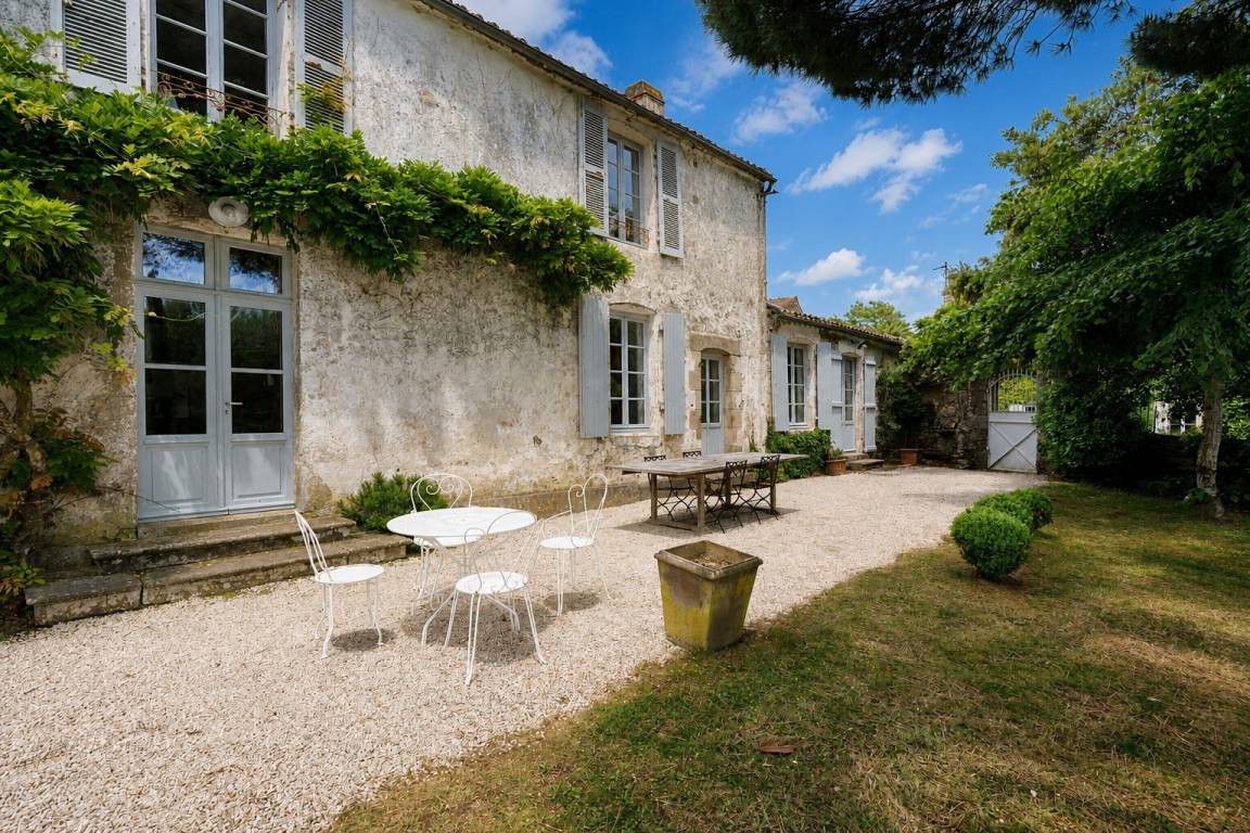 270 M² Maison De Vacances ∙ 8 Chambres ∙ 14 Personnes - Aizenay