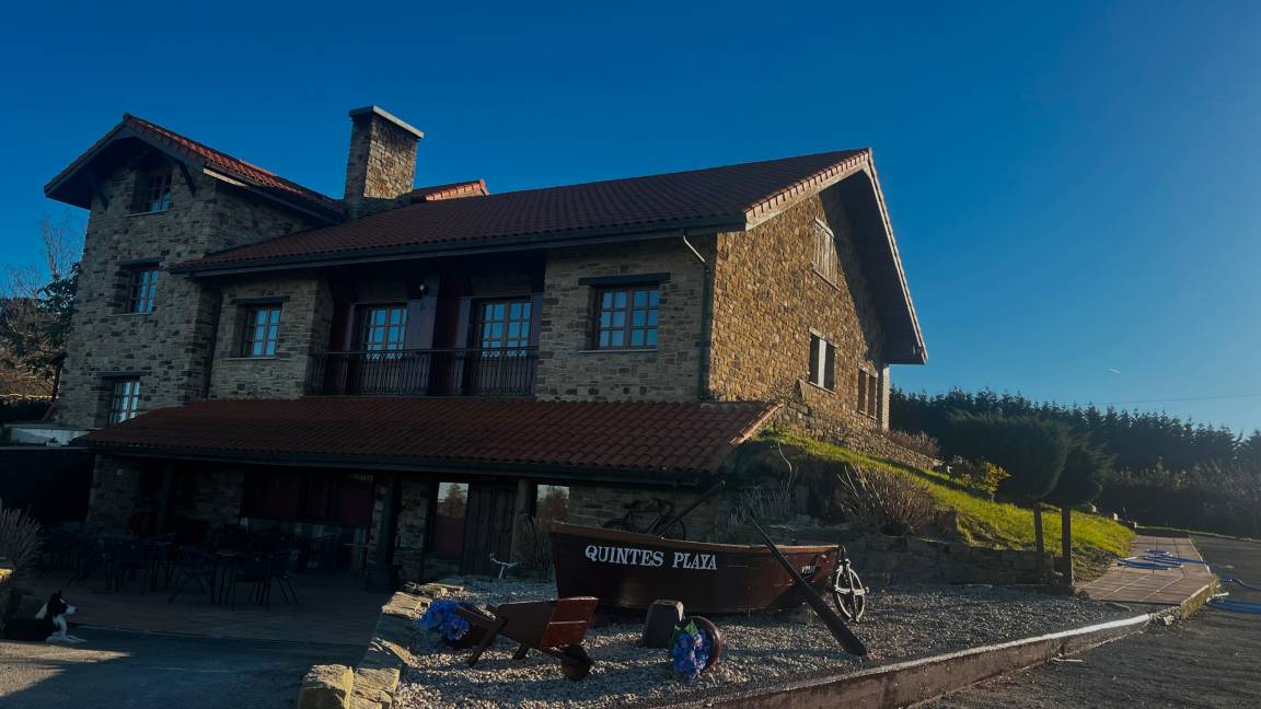 250 M² Villa ∙ 6 Bedrooms ∙ 12 Guests - Gijón