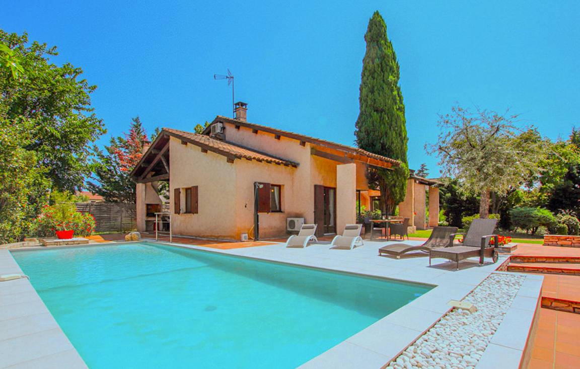 235 M² Maison De Vacances ∙ 6 Chambres ∙ 8 Personnes - Meyzieu