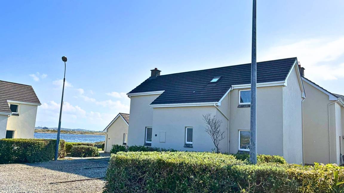 84 M² House ∙ 3 Bedrooms ∙ 7 Guests - Clifden