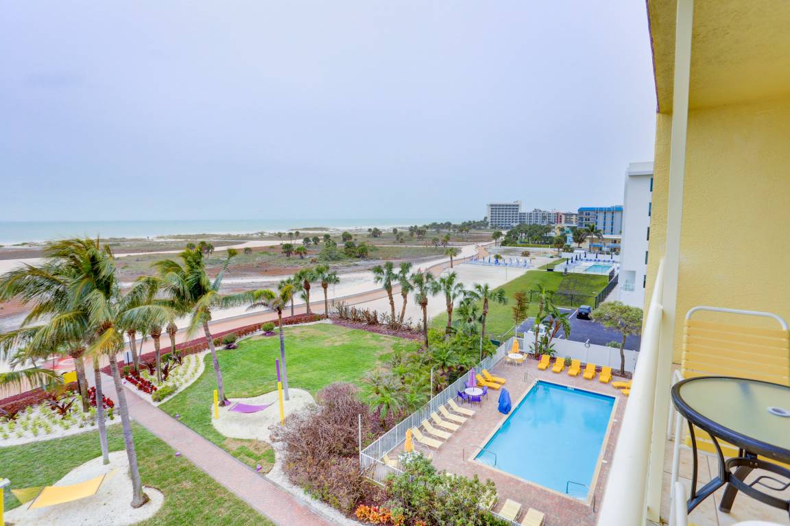 Condo ∙ 1 Bedroom ∙ 4 Guests - Treasure Island, FL