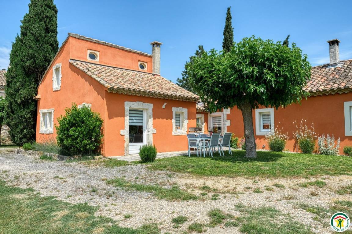 62 M² Gîte ∙ 2 Chambres ∙ 4 Personnes - Suze-la-Rousse