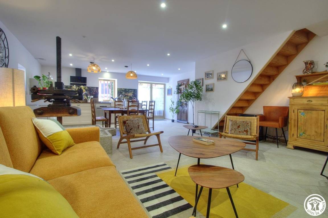 122 M² Gîte ∙ 3 Chambres ∙ 6 Personnes - Hauteville-Lompnes