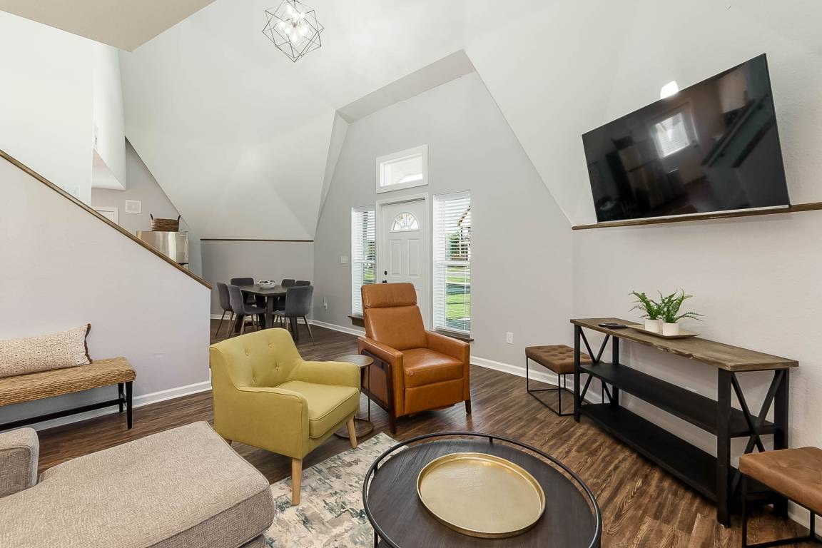 House ∙ 4 Bedrooms ∙ 12 Guests - Tuscaloosa, AL