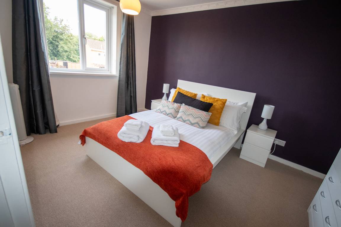 90 M² House ∙ 3 Bedrooms ∙ 7 Guests - Bicester