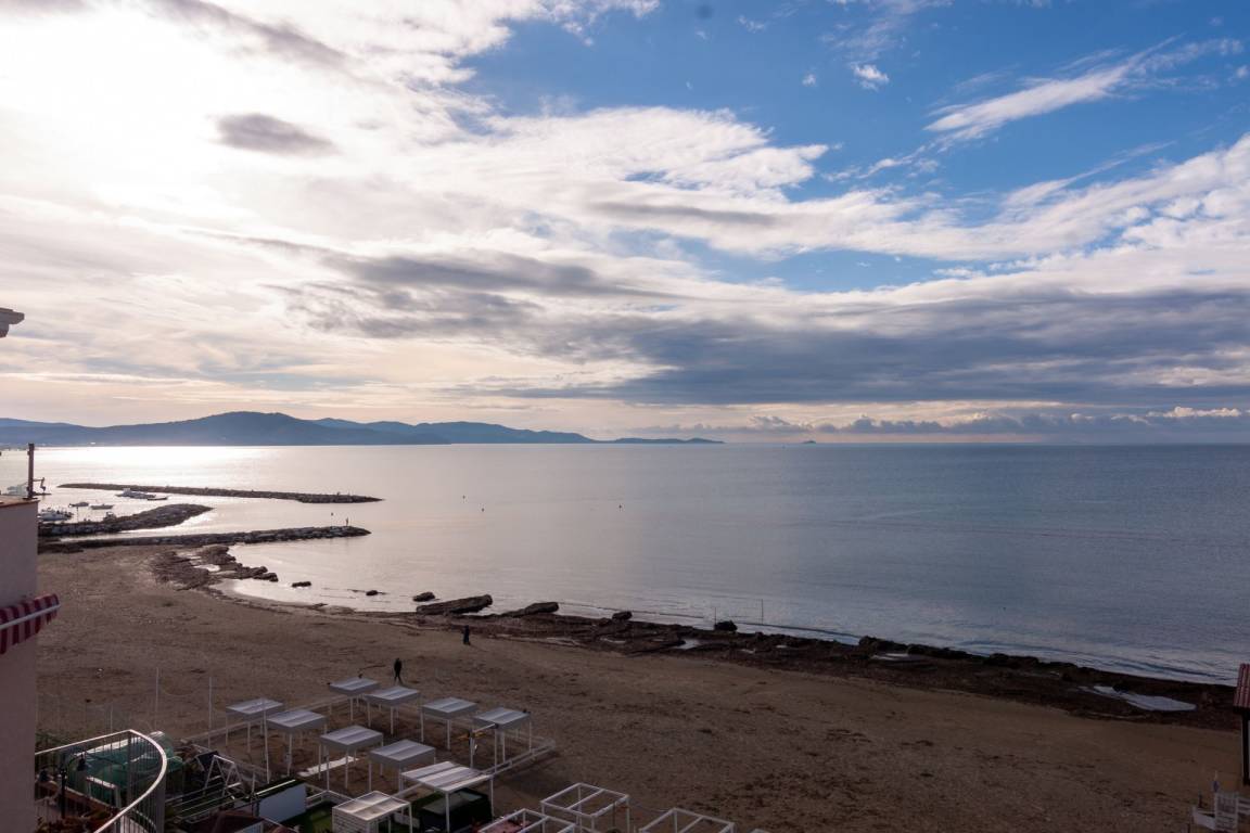 80 M² Apartment ∙ 2 Bedrooms ∙ 4 Guests - Follonica