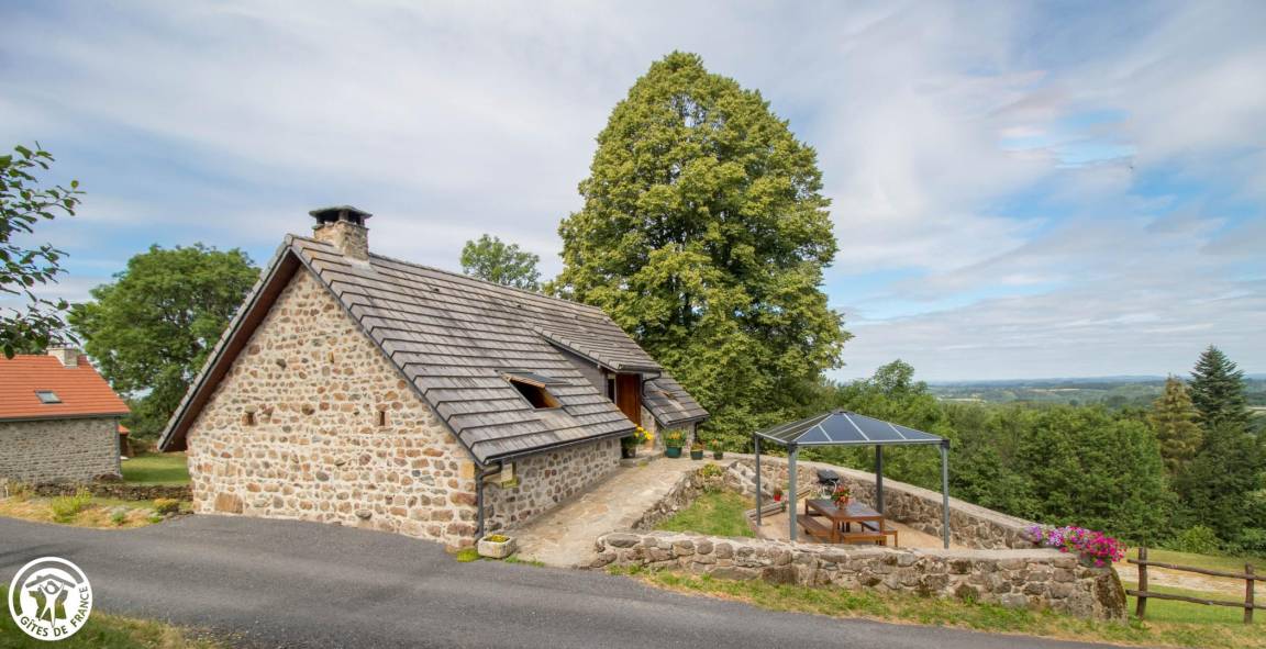 120 M² Gîte ∙ 3 Chambres ∙ 6 Personnes - Chastreix