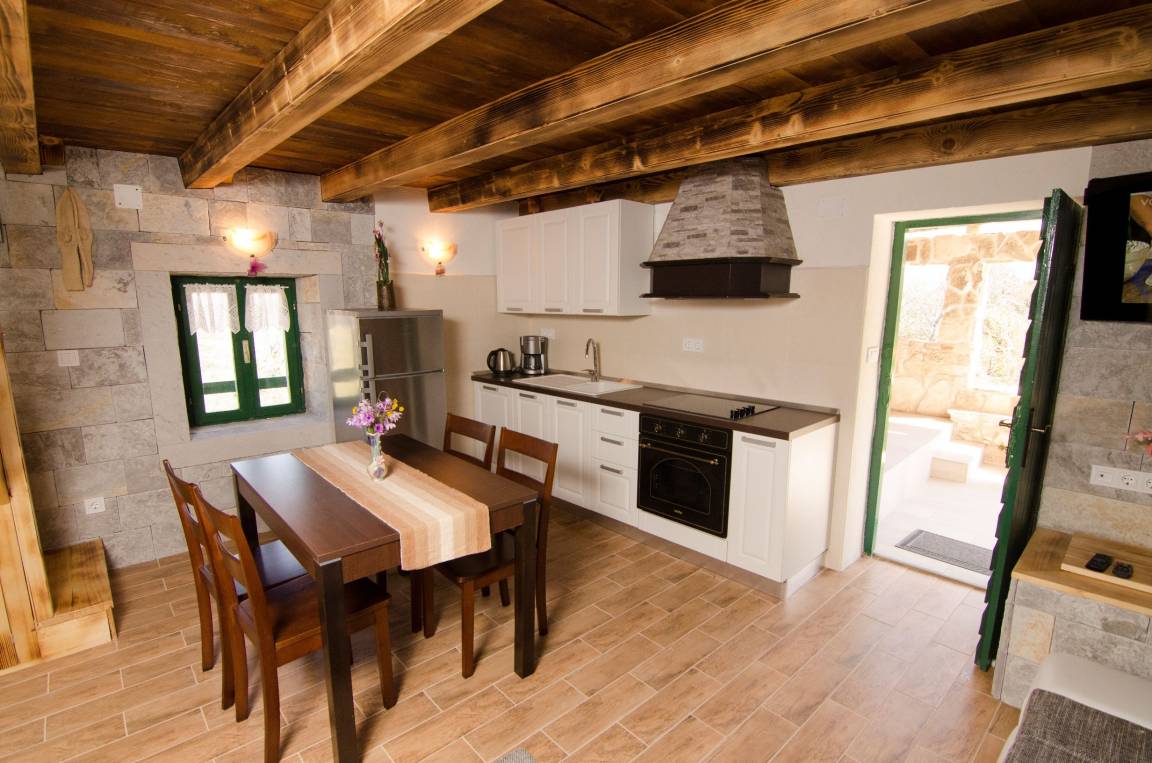 70 M² Huis ∙ 1 Slaapkamer ∙ 4 Gasten - Tisno