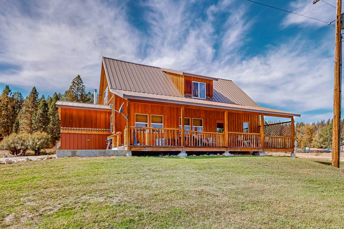 House ∙ 4 Bedrooms ∙ 7 Guests - Garden Valley, ID