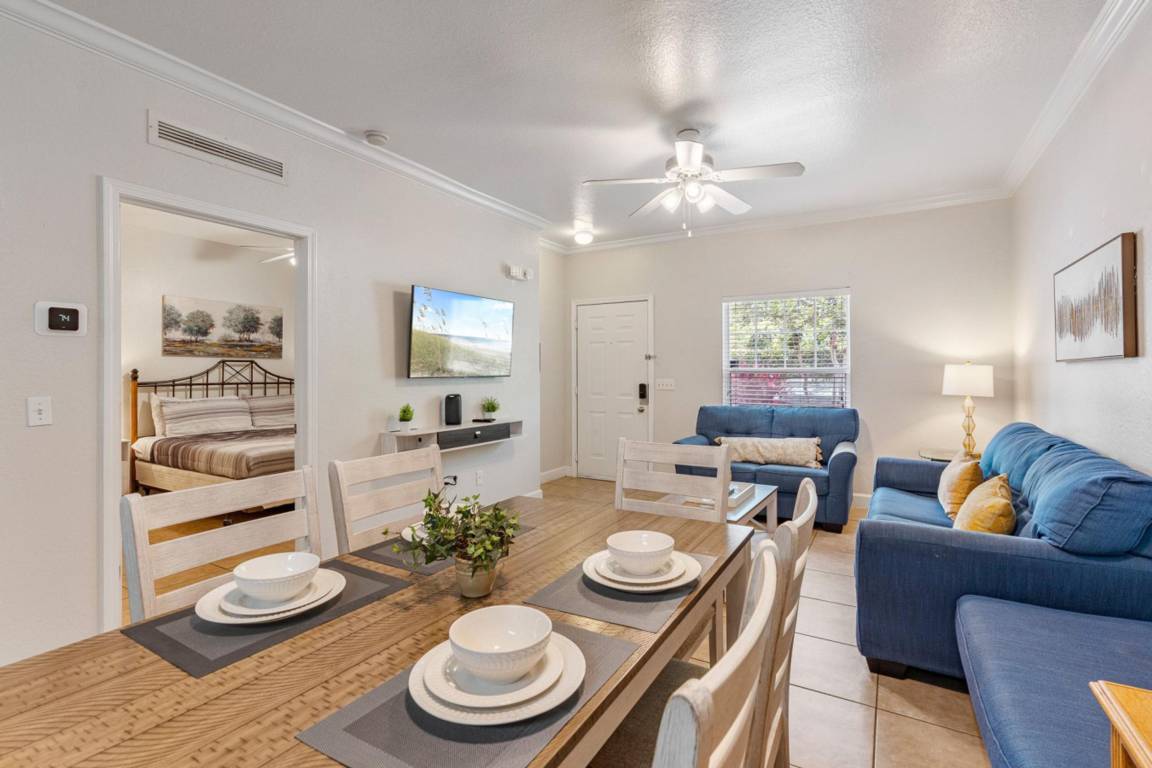 1328 M² House ∙ 2 Bedrooms ∙ 8 Guests - Old Town, Kissimmee