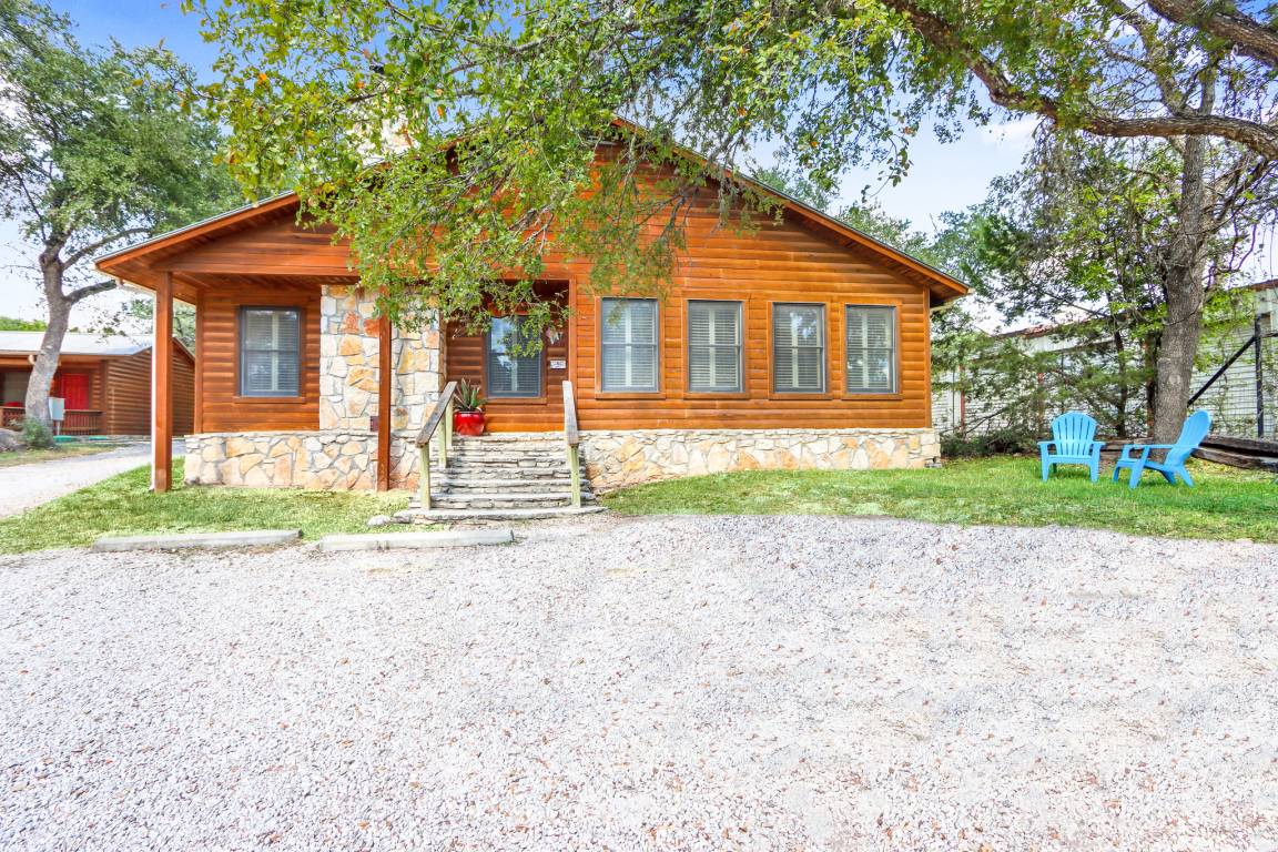House ∙ 3 Bedrooms ∙ 10 Guests - Wimberley, TX
