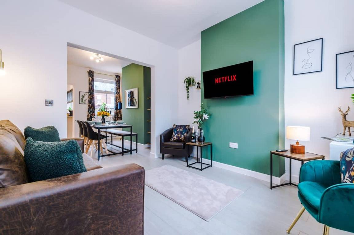 Talo ∙ 3 Makuuhuonetta ∙ 7 Vierasta - Tarporley