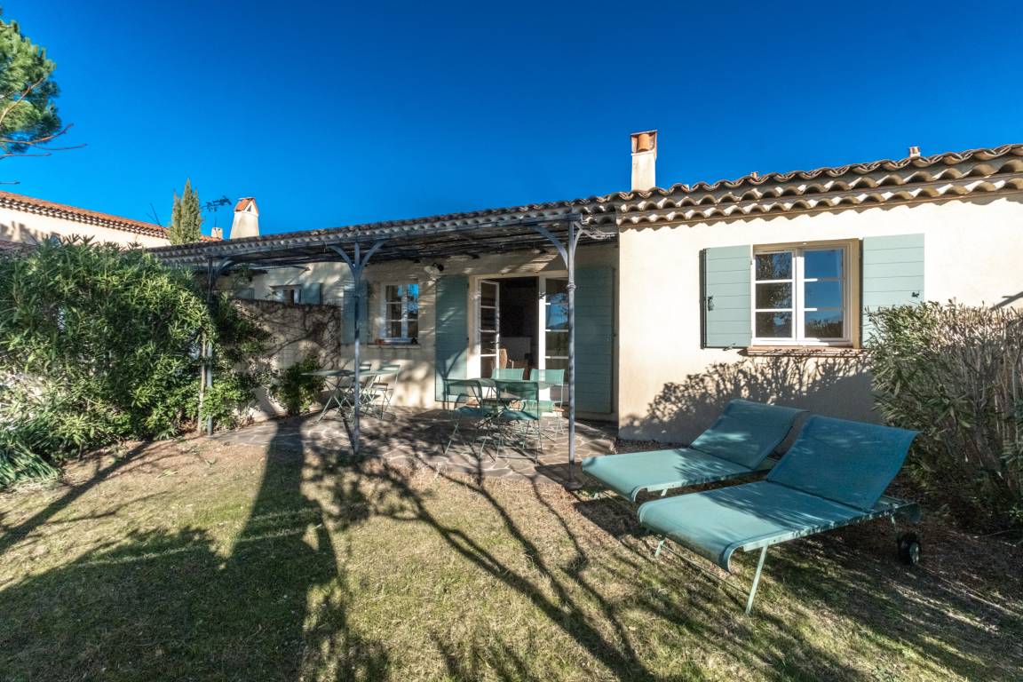 90 M² Ferienhaus ∙ 2 Schlafzimmer ∙ 4 Gäste - La Motte