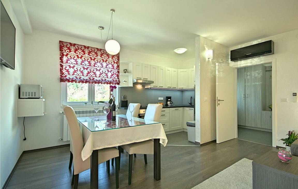 75 M² Ferienwohnung ∙ 2 Schlafzimmer ∙ 4 Gäste - Poreč