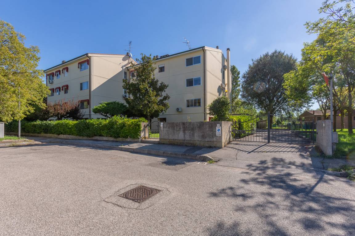 106 M² Apartment ∙ 3 Bedrooms ∙ 7 Guests - Ferrara