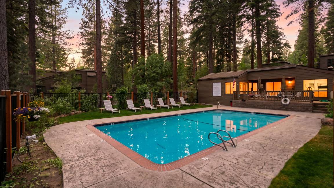 139 M² Apartment ∙ 3 Bedrooms ∙ 4 Guests - Carson City, NV